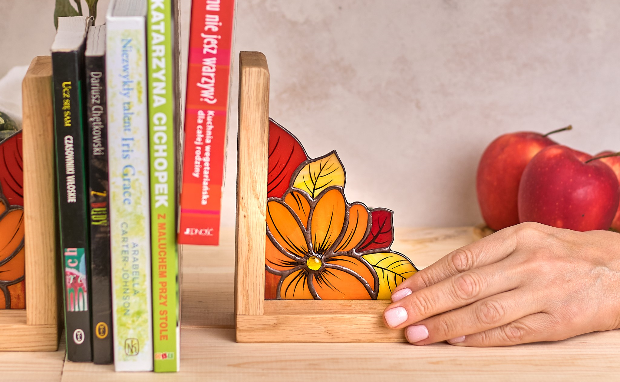 How To Use Decorative Bookends for Modern Interiors in 2025 – AvalGlass